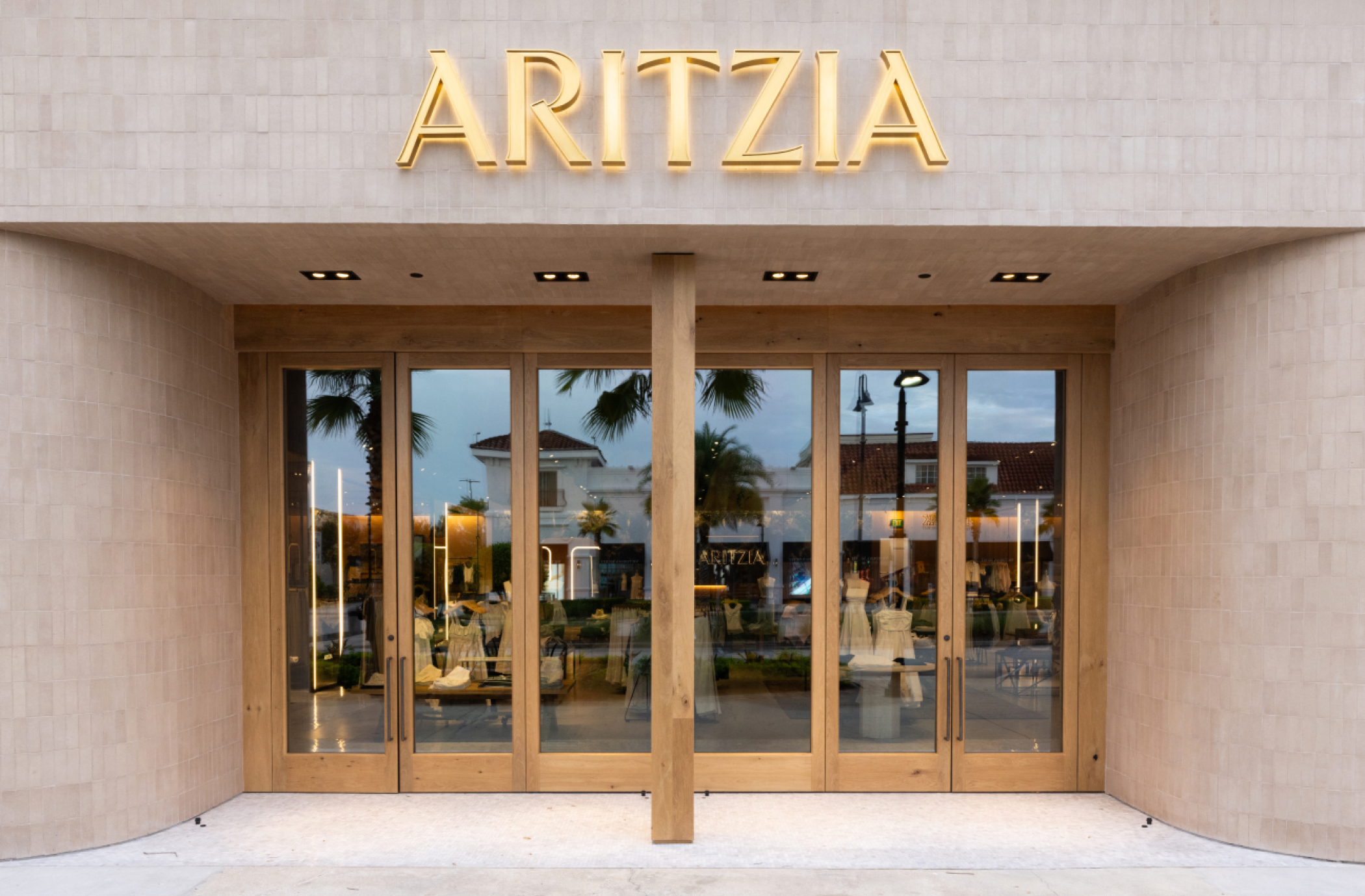 Aritzia - The Gardens Mall in Palm Beach Gardens